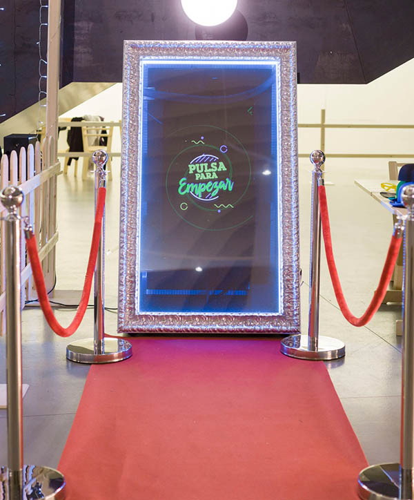 Fotomatón Espejo Mágico en Ávila | Experiencia Única